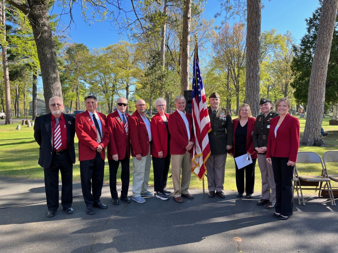 Elks assist in Memorial Day services | News, Sports, Jobs - The Mining ...